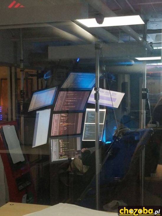 Prawdziwy programista - ChoZoba.pl - śmieszne obrazki, gify, filmy ...
