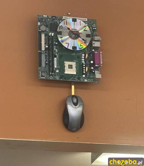 Zegar informatyka - ChoZoba.pl - śmieszne obrazki, gify, filmy, zdjęcia, memy, laski.