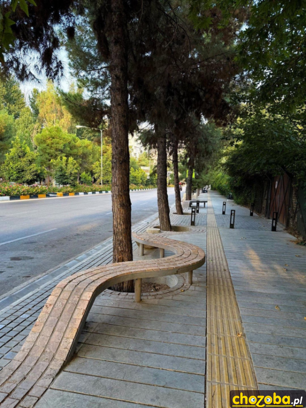 Ławka - ChoZoba.pl - śmieszne obrazki, gify, filmy, zdjęcia, memy, laski.